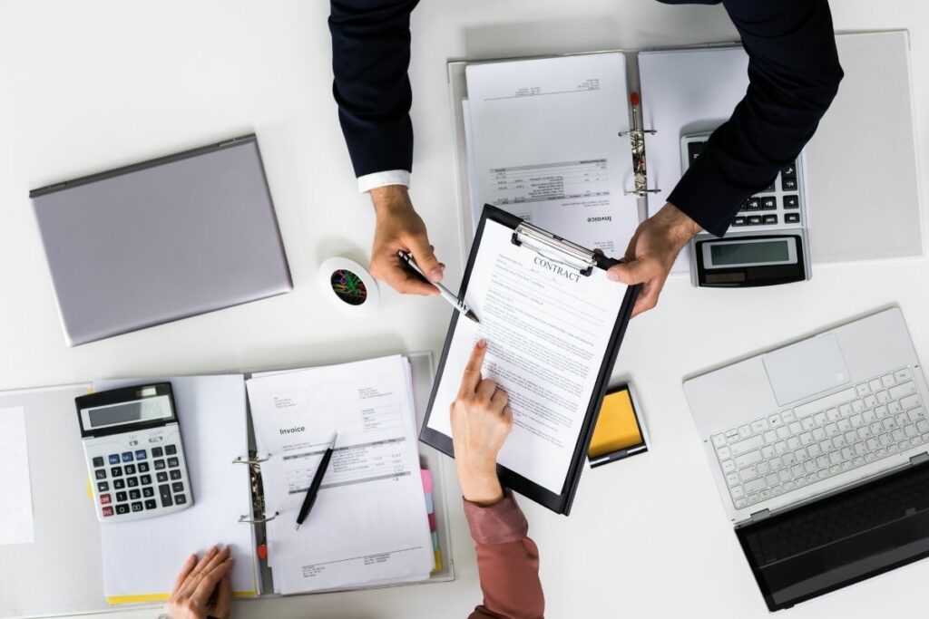 Most Common Contract Clauses You Need Know in 2025 | Revnue